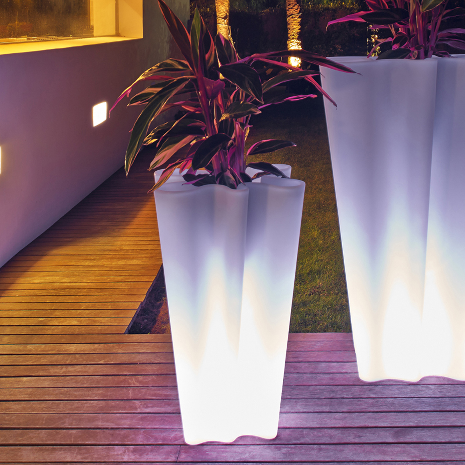 Rotoluxe Illuminated Planters