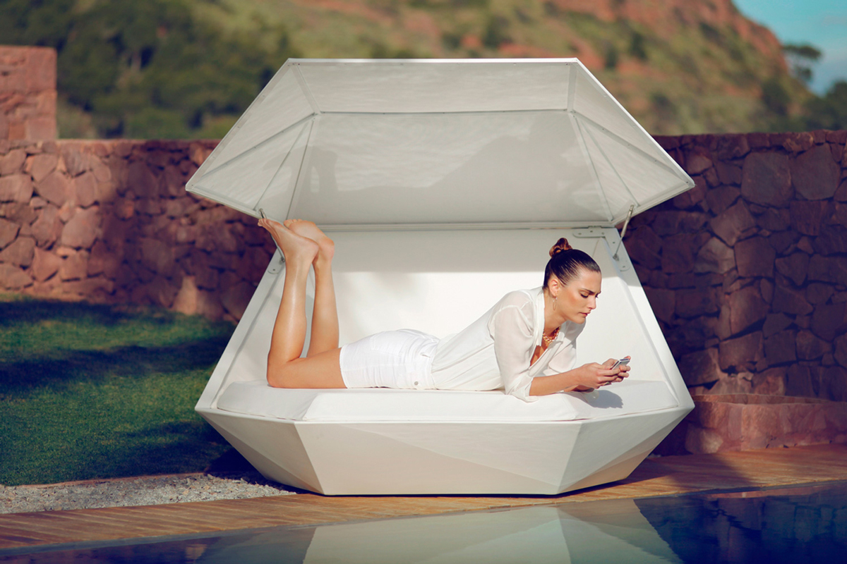 FAZ DAYBED WITH PARASOL By Vondom | Core Furniture Online