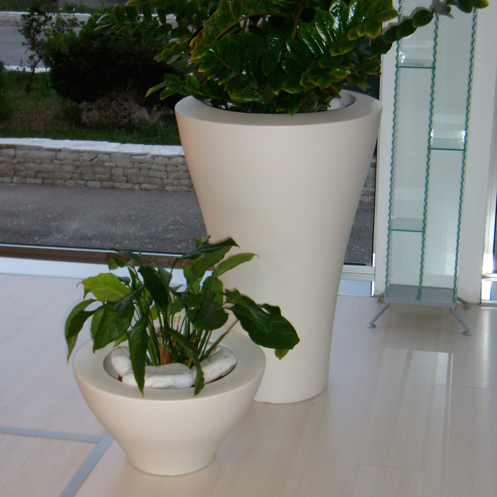 ming-high-planter-white-serralunga-product-3 - Core Furniture Online