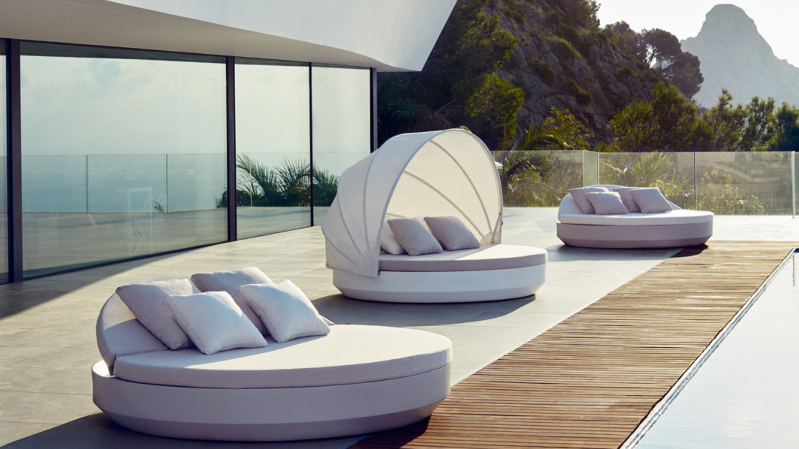 VELA ROUND DAYBED By Vondom | Core Furniture Online